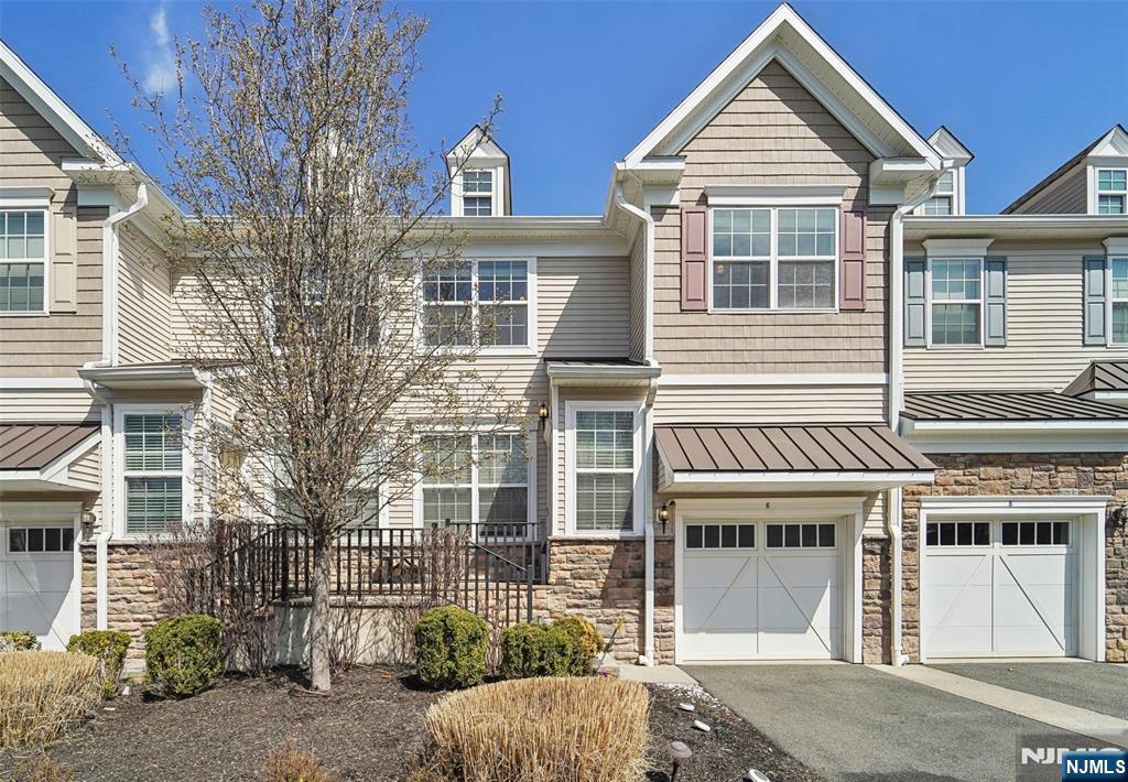 6 Masterson Ct, Waldwick, NJ 07463 - MLS 25010168 - Coldwell Banker