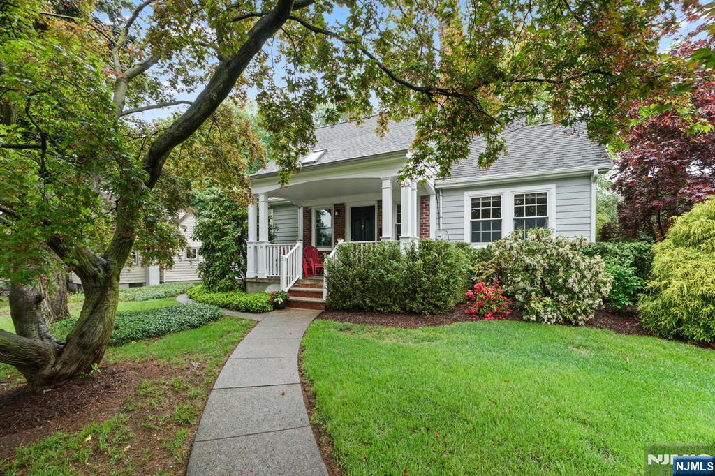 4 Westview Pl, Midland Park, NJ 07432 - MLS 25013857 - Coldwell Banker