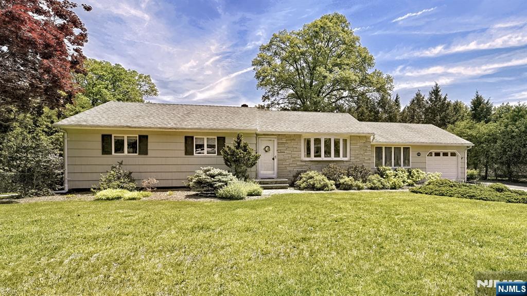 226 Emily Dr, Park Ridge, NJ 07656 - MLS 25015948 - Coldwell Banker