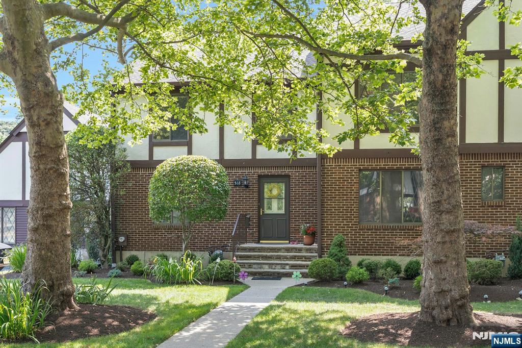 518 S Piermont Ave, River Vale Township, NJ 07675 - MLS 25023227 ...