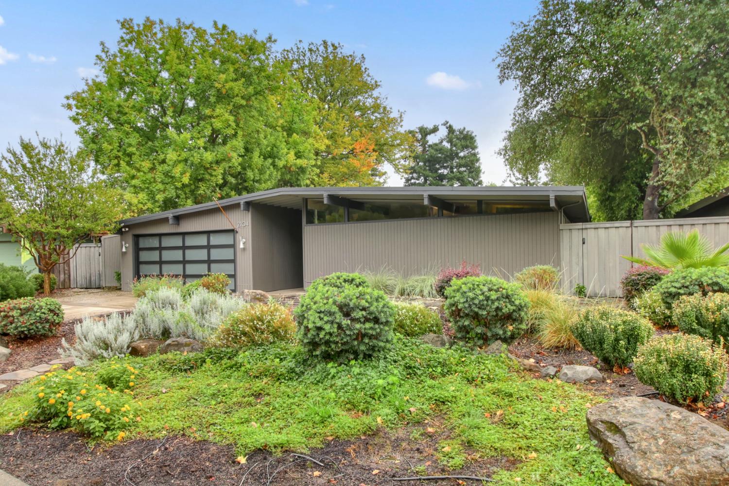 2104 Hamlet Pl, Carmichael, CA 95608 - MLS 225126140 - Coldwell Banker