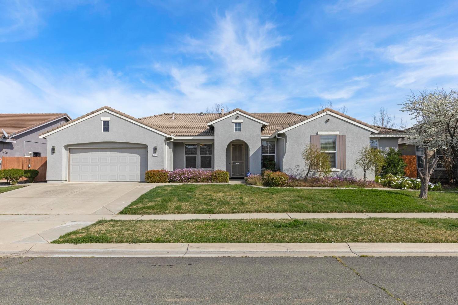 2069 Gold Nugget Dr, Plumas Lake, CA 95961 - MLS 225031999 - Coldwell ...
