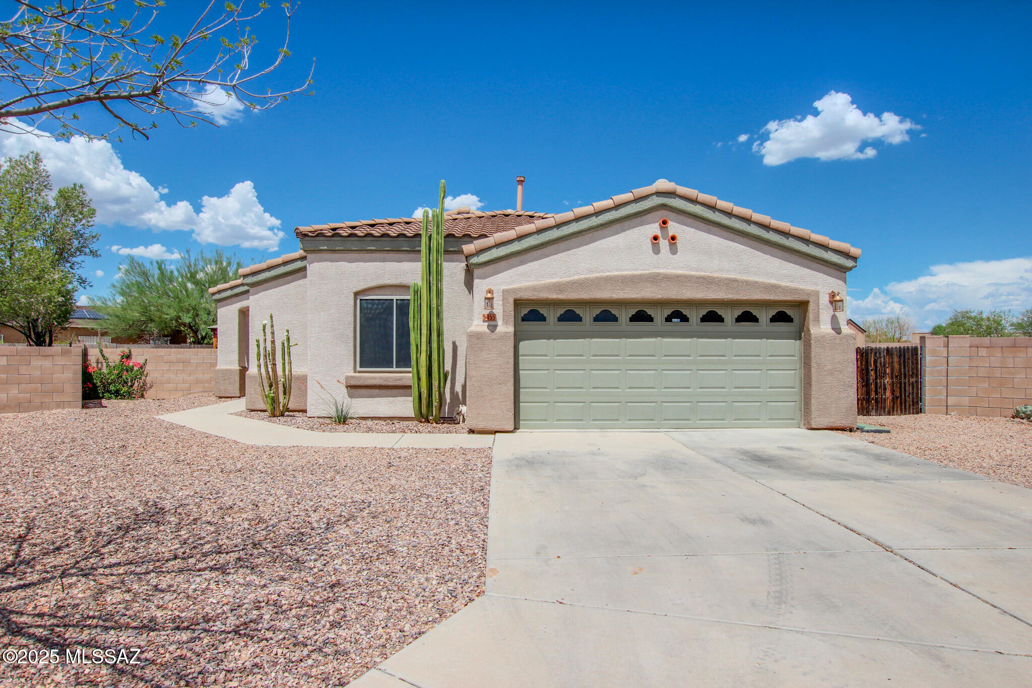 5455 S Crimson Thorn Dr, Tucson, AZ 85757 - MLS 22520191 - Coldwell Banker