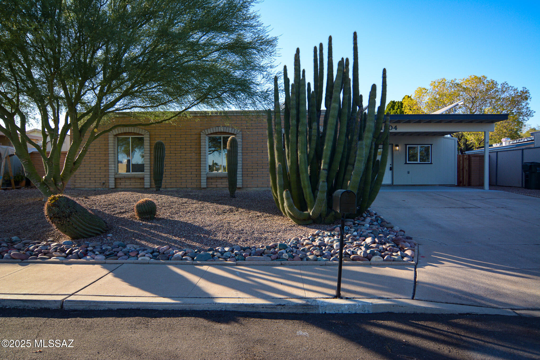 1504 S Logan Dr, Tucson, AZ 85710 - MLS 22529712 - Coldwell Banker