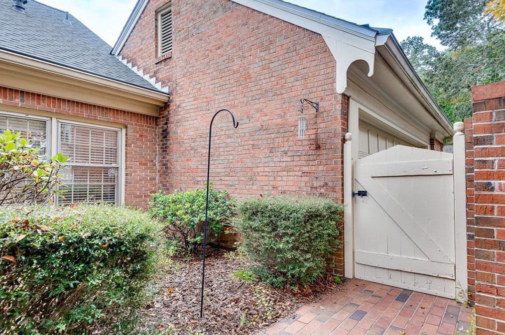 1805 Bedfordshire Dr, Decatur, GA 30033 owner and property records