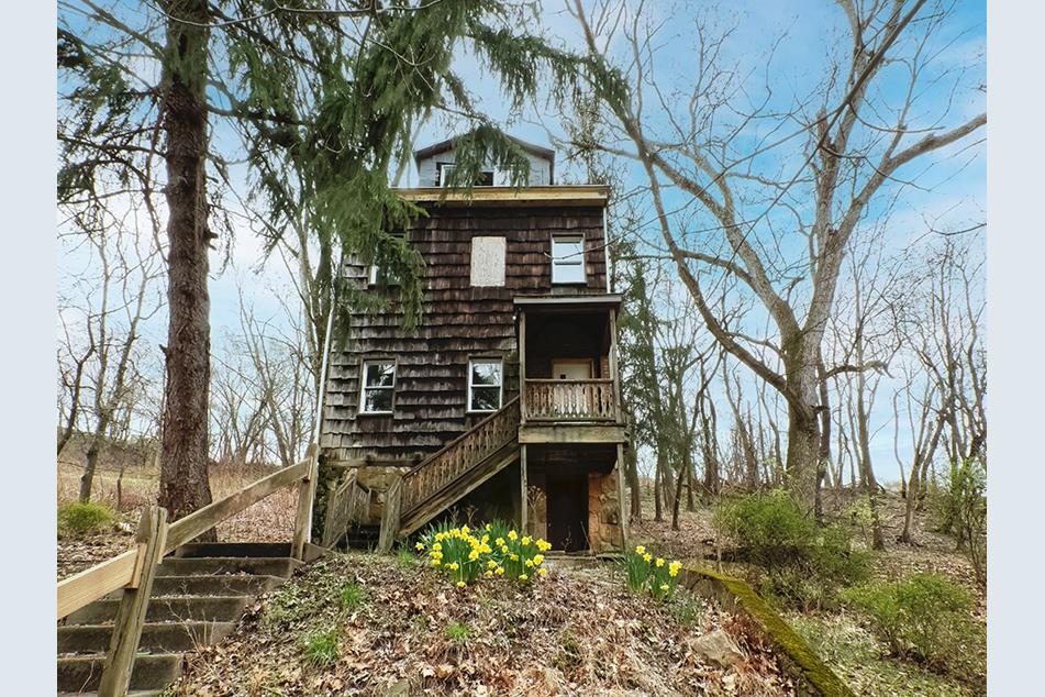 130 Royal St, Spring Hill, PA 15212 - MLS 1648675 - Coldwell Banker