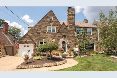 126 Crestview Dr, Pittsburgh, PA 15236 - MLS 1639033 - Coldwell Banker