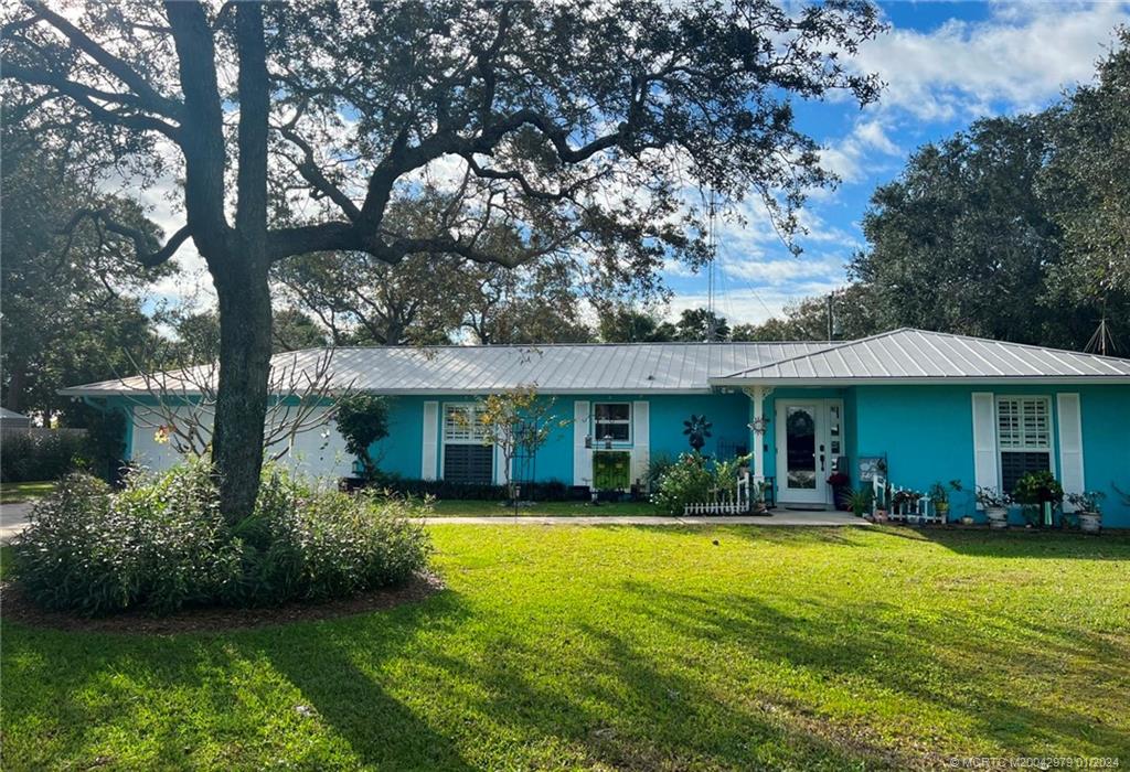 910 SE Weir St, Stuart, FL 34994 - MLS M20042979 - Coldwell Banker