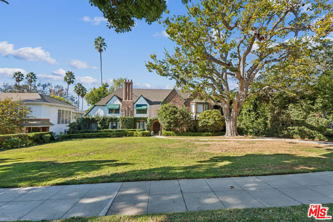 719 N Maple Dr, Beverly Hills, CA 90210 - MLS 25-478611 - Coldwell Banker