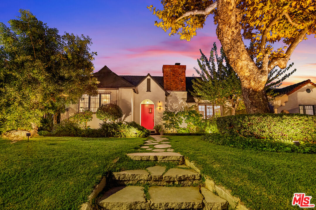 926 S Burnside Ave, Los Angeles, CA 90036 - MLS 25618749 - Coldwell Banker