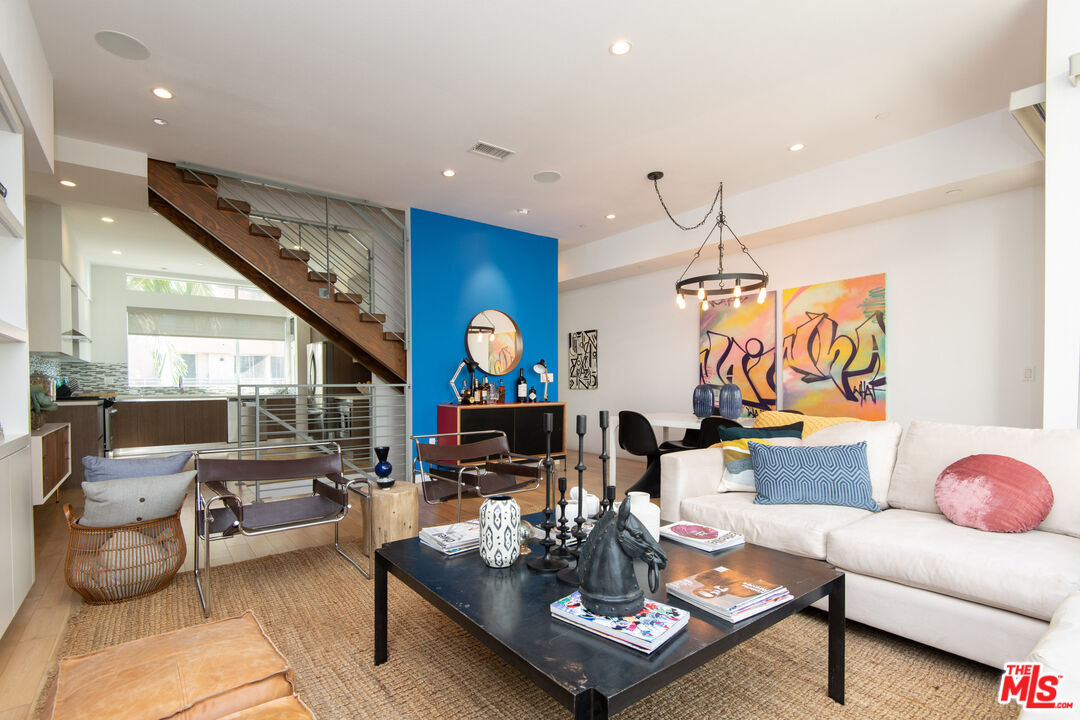 1209 N Las Palmas Ave, Los Angeles, CA 90038 - MLS 22-221709 - Coldwell ...