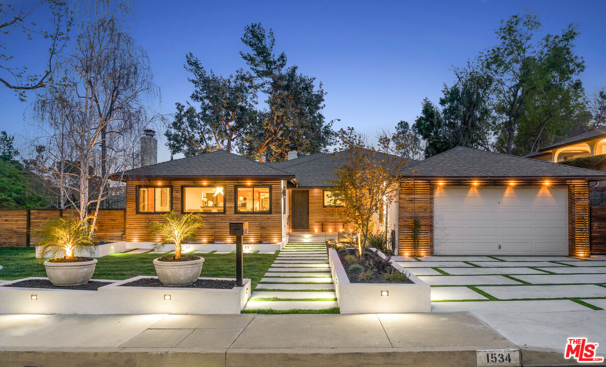 1534 Belleau Rd, Glendale, CA 91206 - MLS 23-255237 - Coldwell Banker