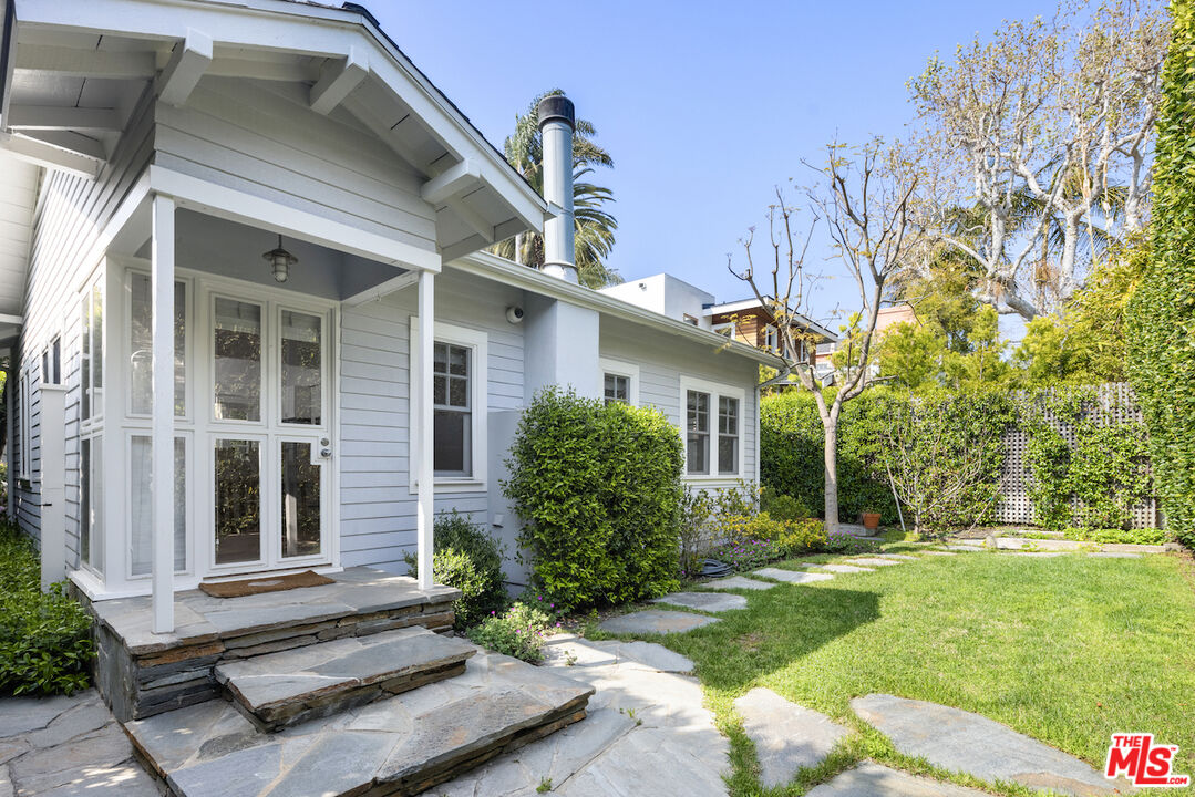 379 W Channel Rd, Santa Monica, CA 90402 - MLS 23-265055 - Coldwell Banker