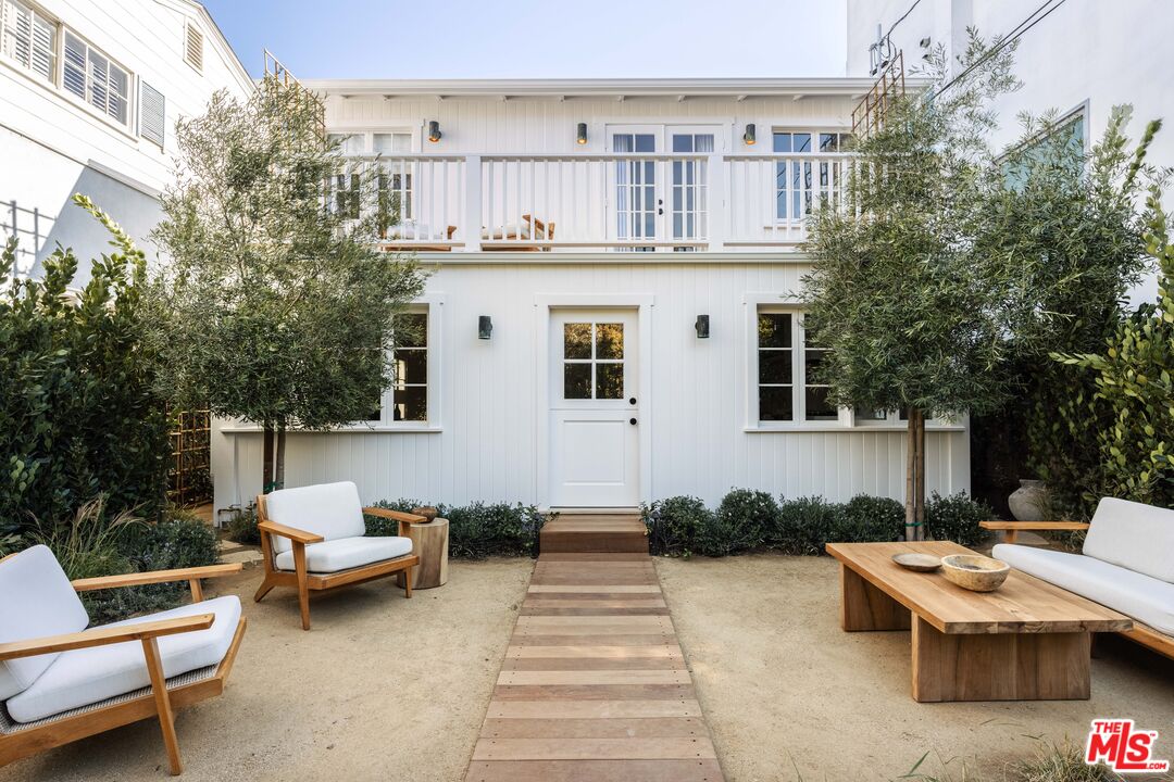 206 W Channel Rd, Santa Monica, CA 90402 - MLS 23-280513 - Coldwell Banker