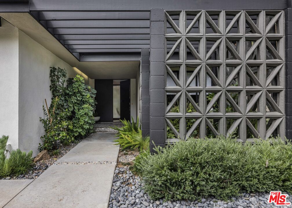 3174 Dona Christina Pl, Studio City, CA 91604 - MLS 23-309659 ...