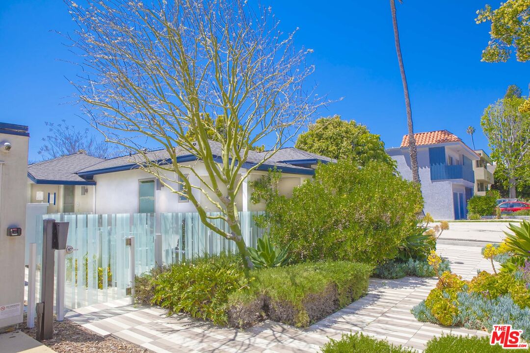 Yale St, Santa Monica, CA 90404 - MLS 24-395013 - Coldwell Banker