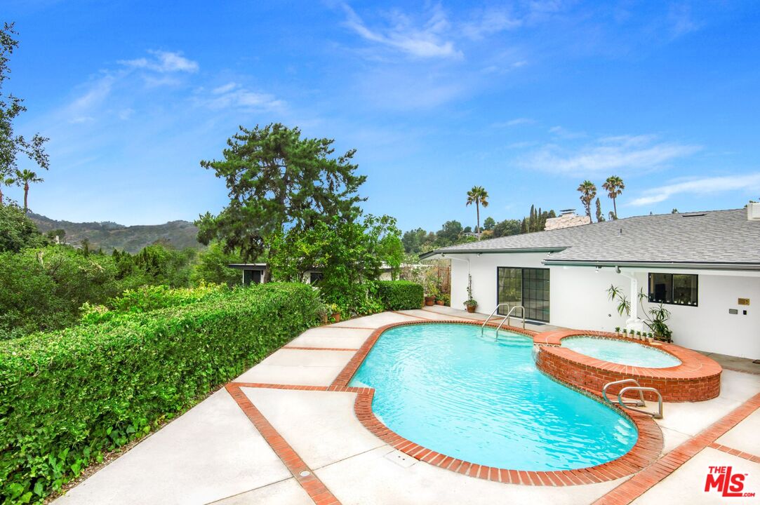 11418 Dona Lola Dr, Studio City, CA 91604 - MLS 24-441607 - Coldwell Banker