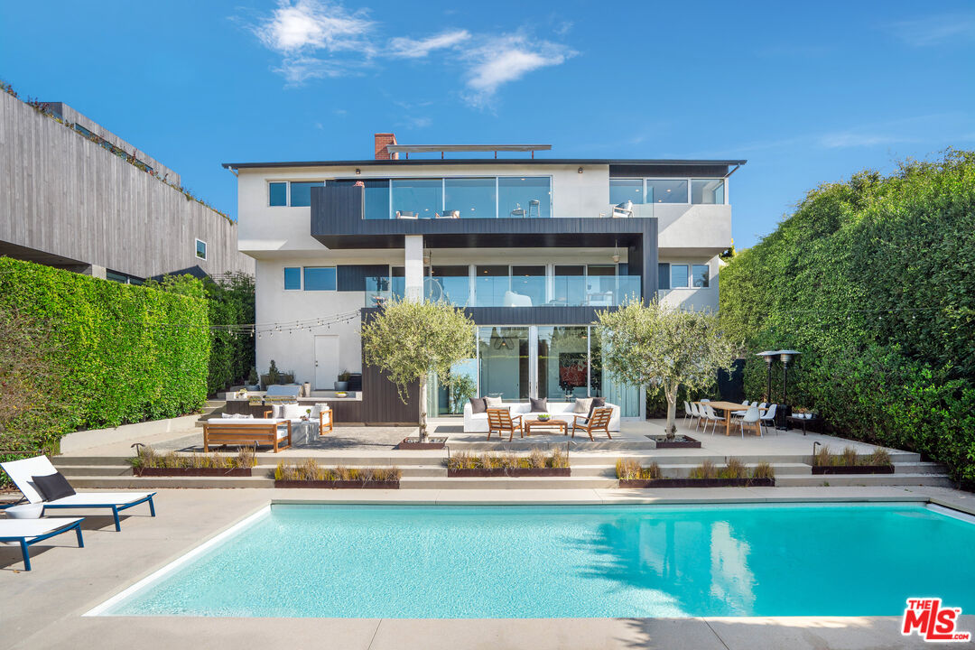 1006 Berkeley St, Santa Monica, CA 90403 - MLS 25505001 - Coldwell Banker