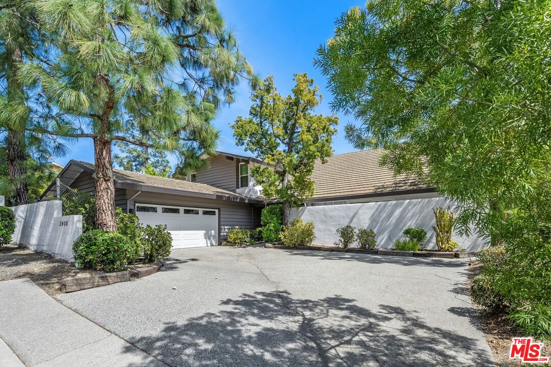 2408 Banyan Dr, Los Angeles, CA 90049 - MLS 25515287 - Coldwell Banker