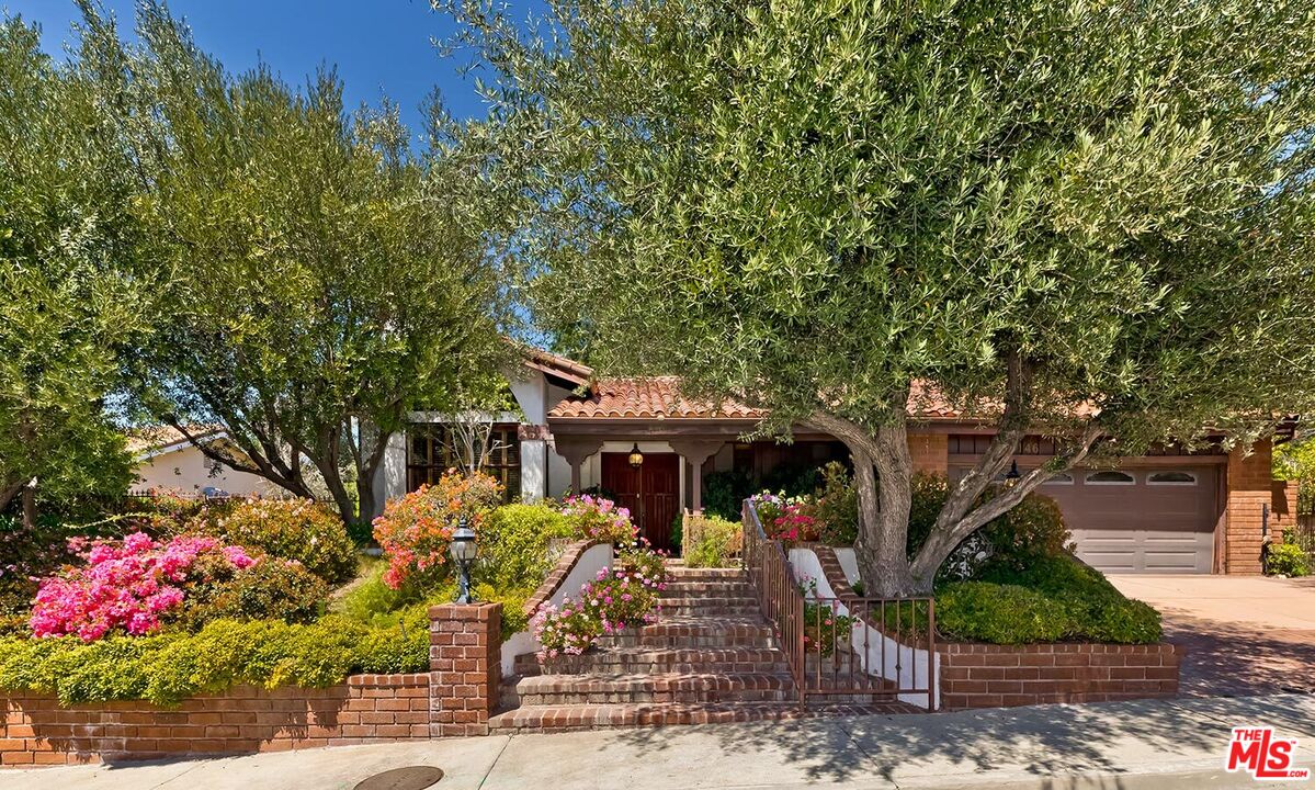 3146 Hutton Dr, Beverly Hills, CA 90210 - MLS 25537635 - Coldwell Banker