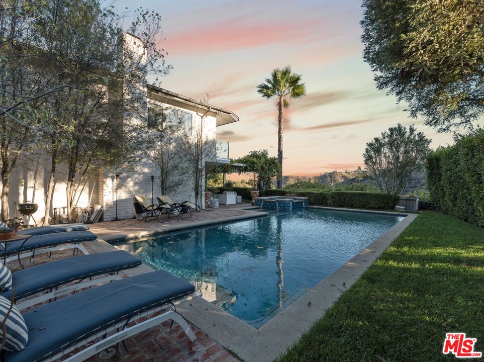 8414 Edwin Dr, Los Angeles, CA 90046 - MLS 25595723 - Coldwell Banker