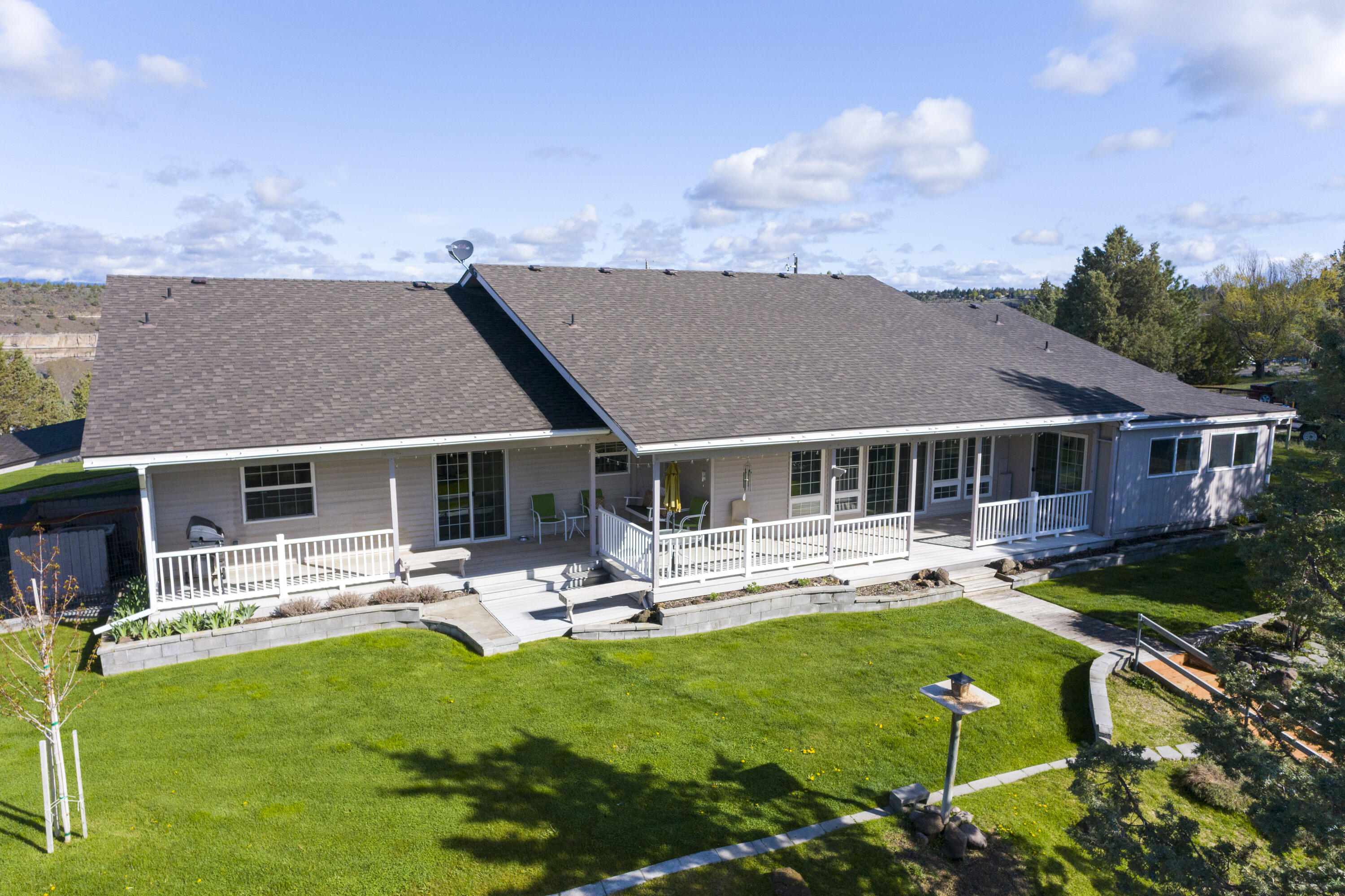 9354 SW Shad Rd, Terrebonne, OR 97760 - MLS 220198796 - Coldwell Banker