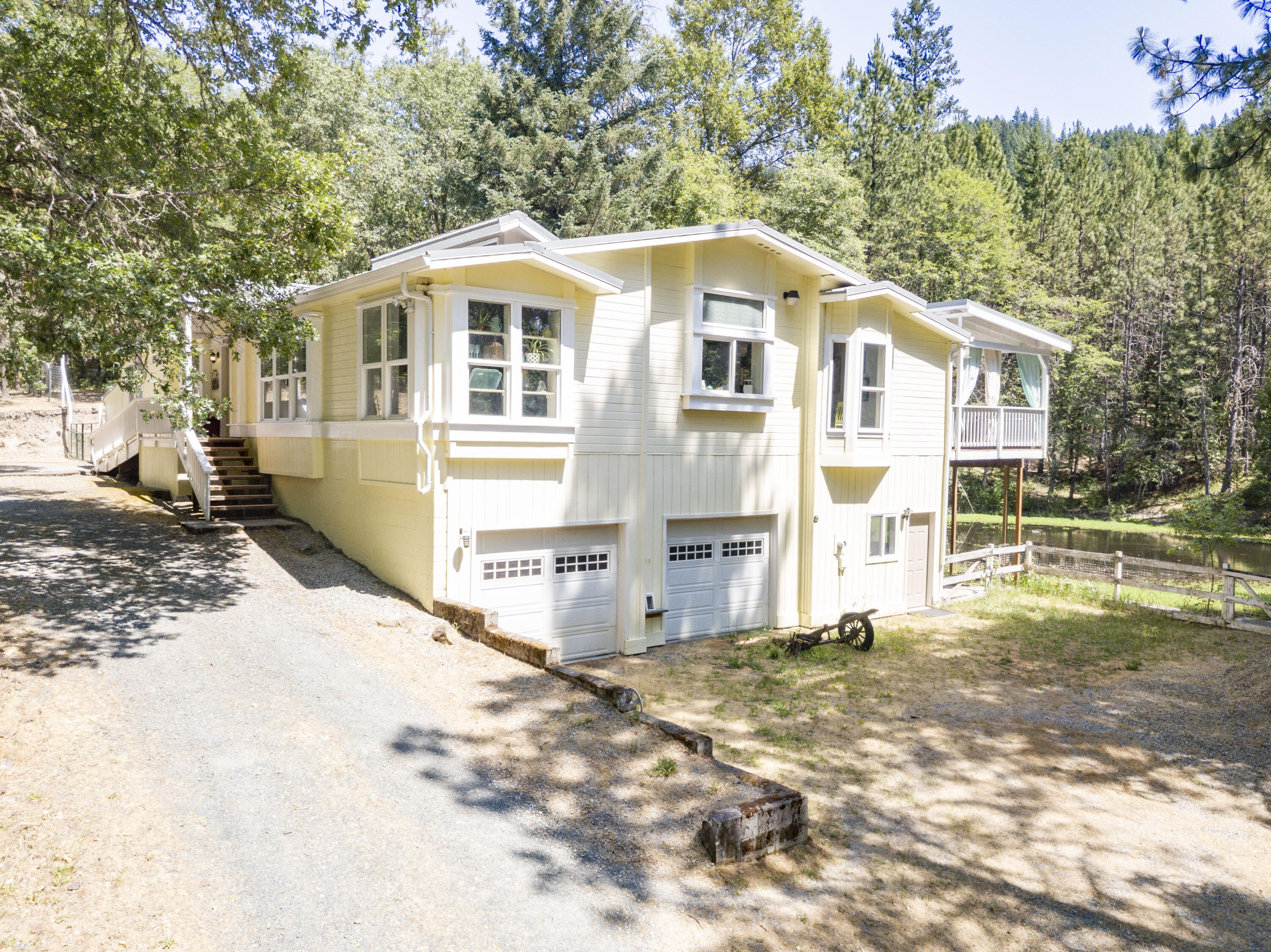 16894 Ford Rd, Rogue River, OR 97537 - MLS 220204491 - Coldwell Banker
