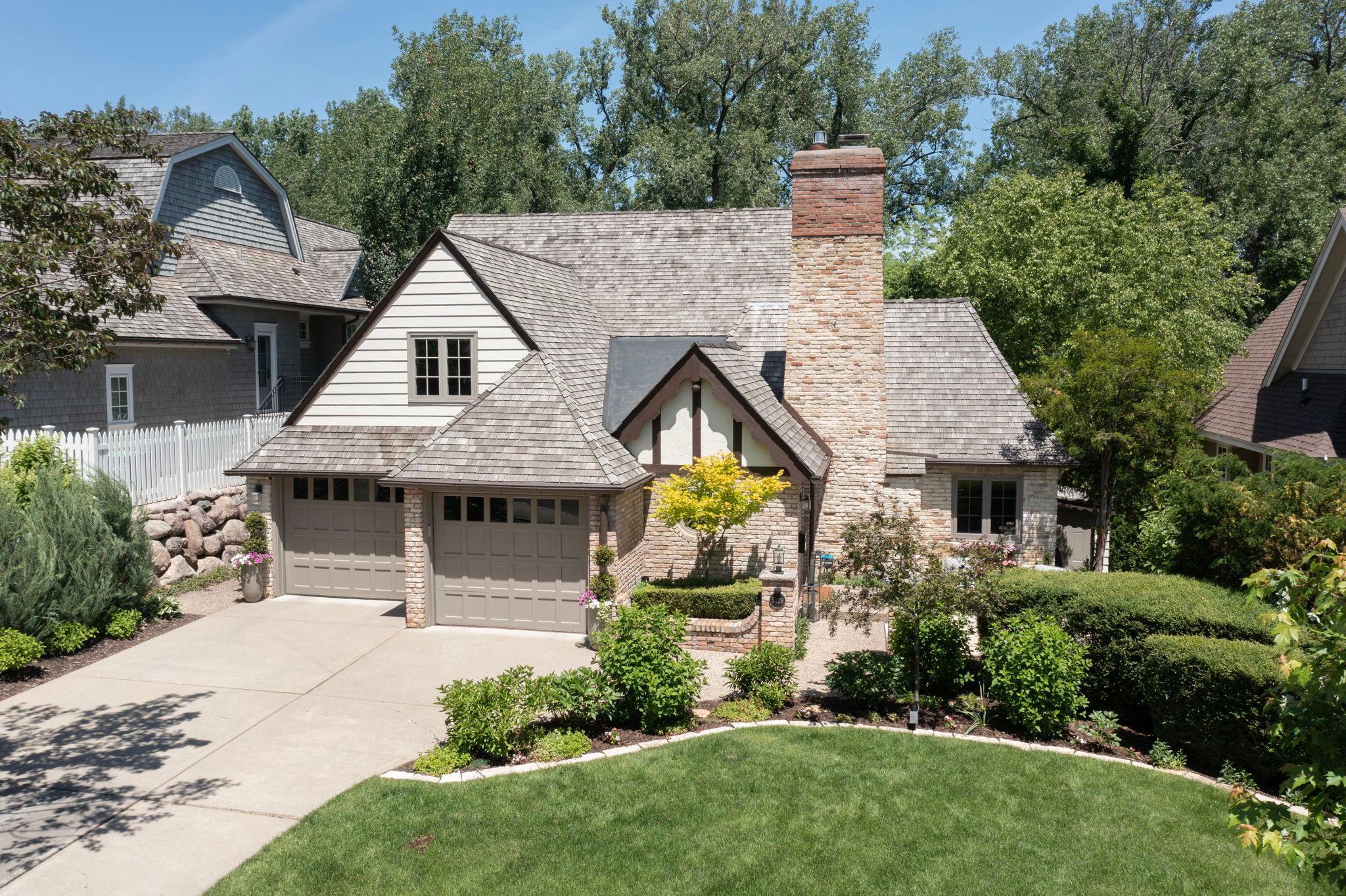 5429 Woodcrest Dr, Edina, MN 55424 - MLS 6555649 - Coldwell Banker