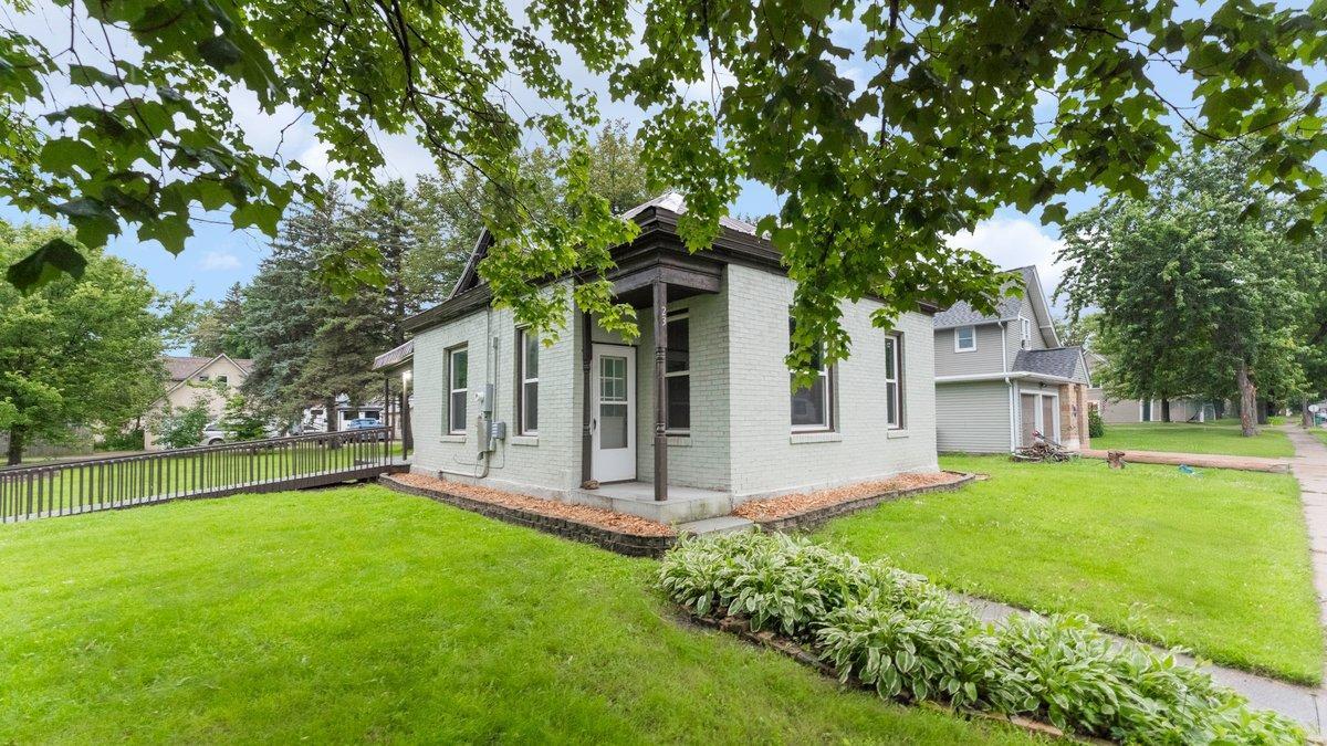 23 Oak St N, Lester Prairie, MN 55354 - MLS 6750164 - Coldwell Banker