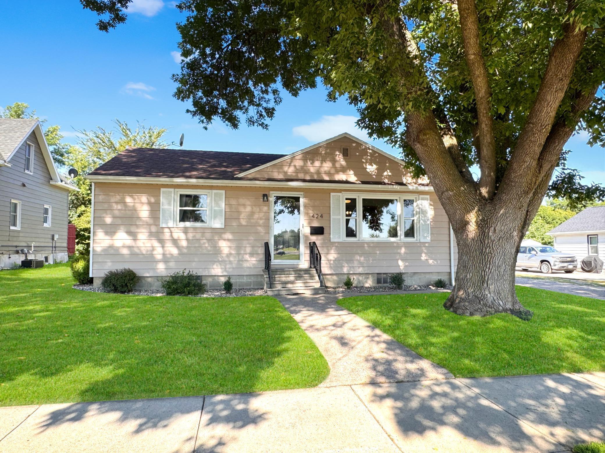 424 3rd Ave NE, Sleepy Eye, MN 56085 - MLS 6757646 - Coldwell Banker