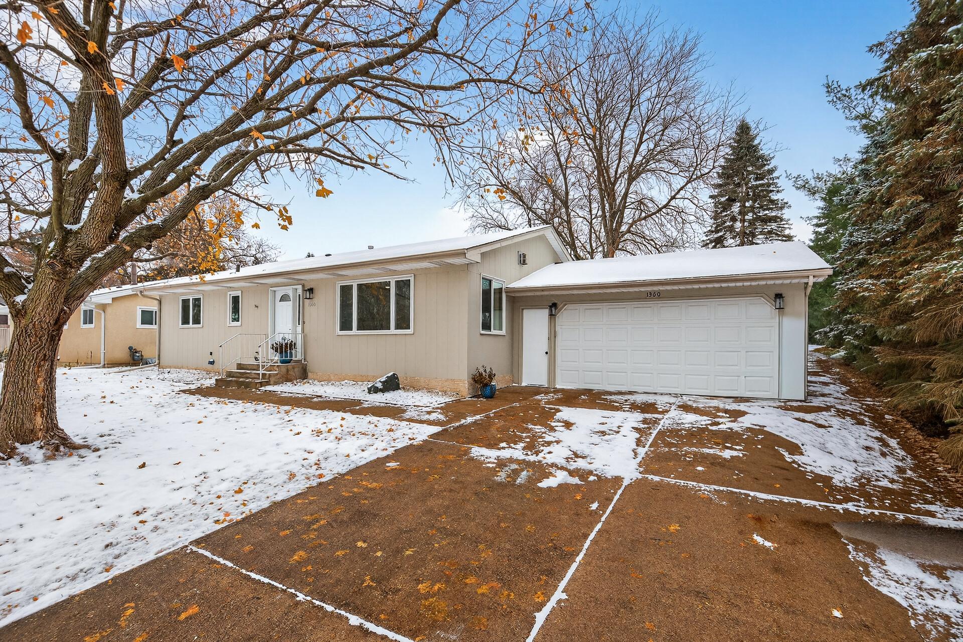 1360 County Rd C E Maplewood Mn 55109 Mls 6822636 Coldwell Banker