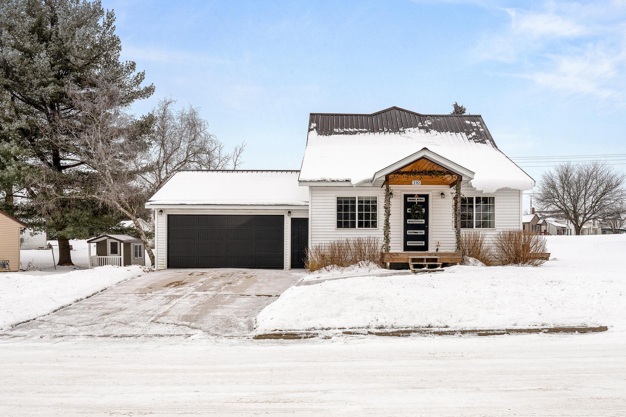 310 Maple Dr, Spring Grove, MN 55974 - MLS 7000262 - Coldwell Banker