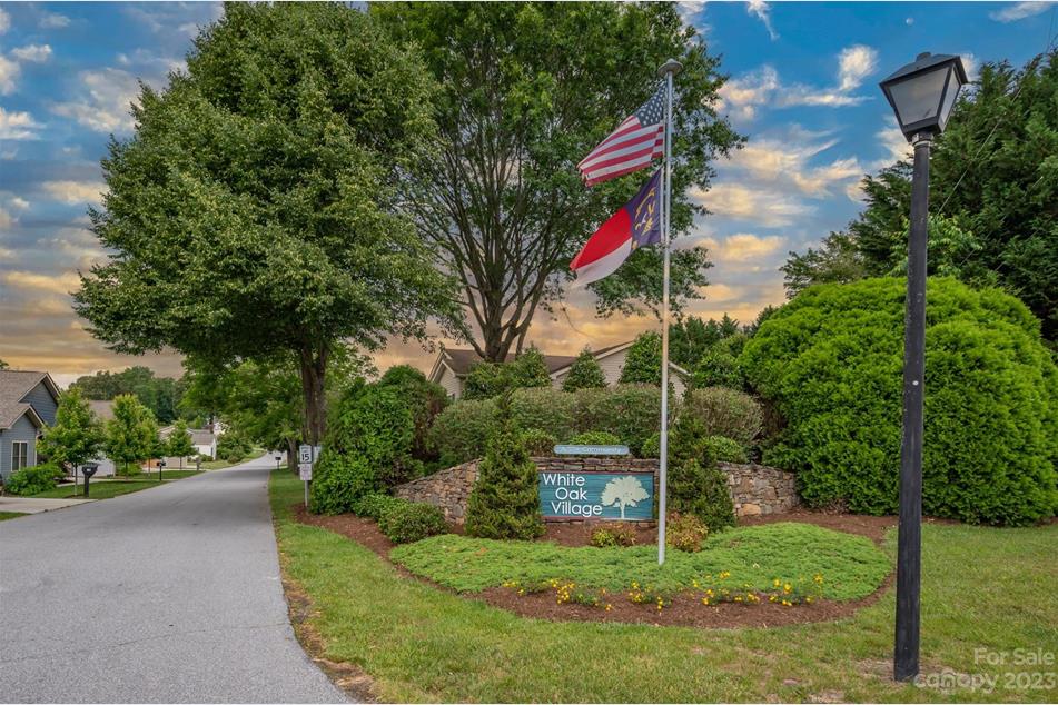 10 N Charles Ln, Hendersonville, NC 28792 - MLS 4035638 - Coldwell Banker