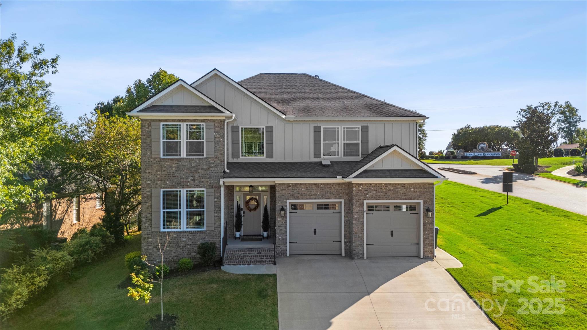 2 Double Crest Dr, Taylors, SC 29687 - MLS 4304771 - Coldwell Banker