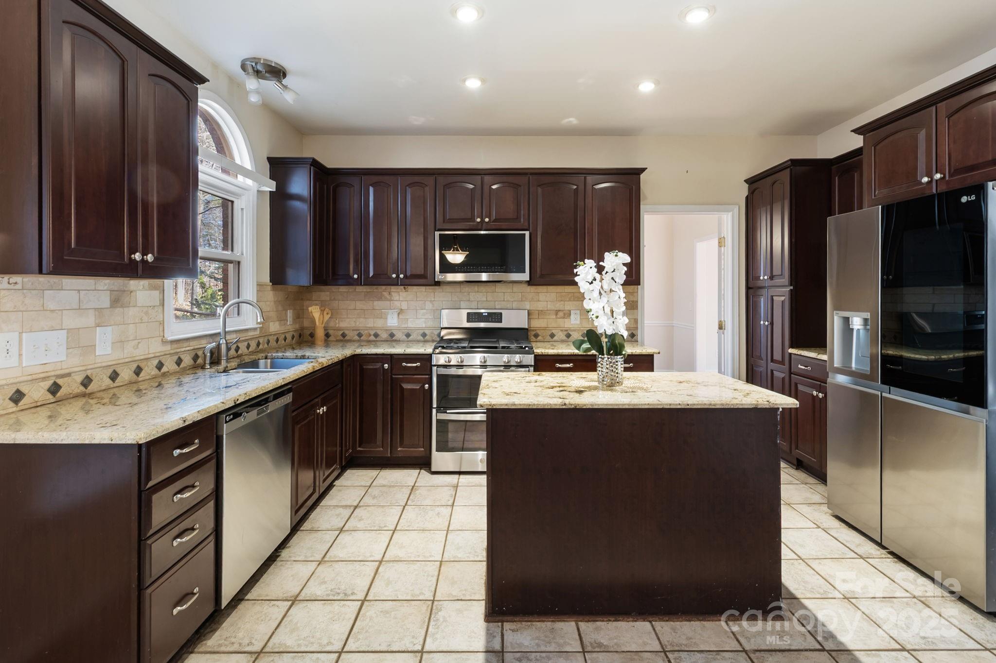 4806 Hickory Glen Dr, Matthews, NC 28105 - MLS 4329359 - Coldwell Banker