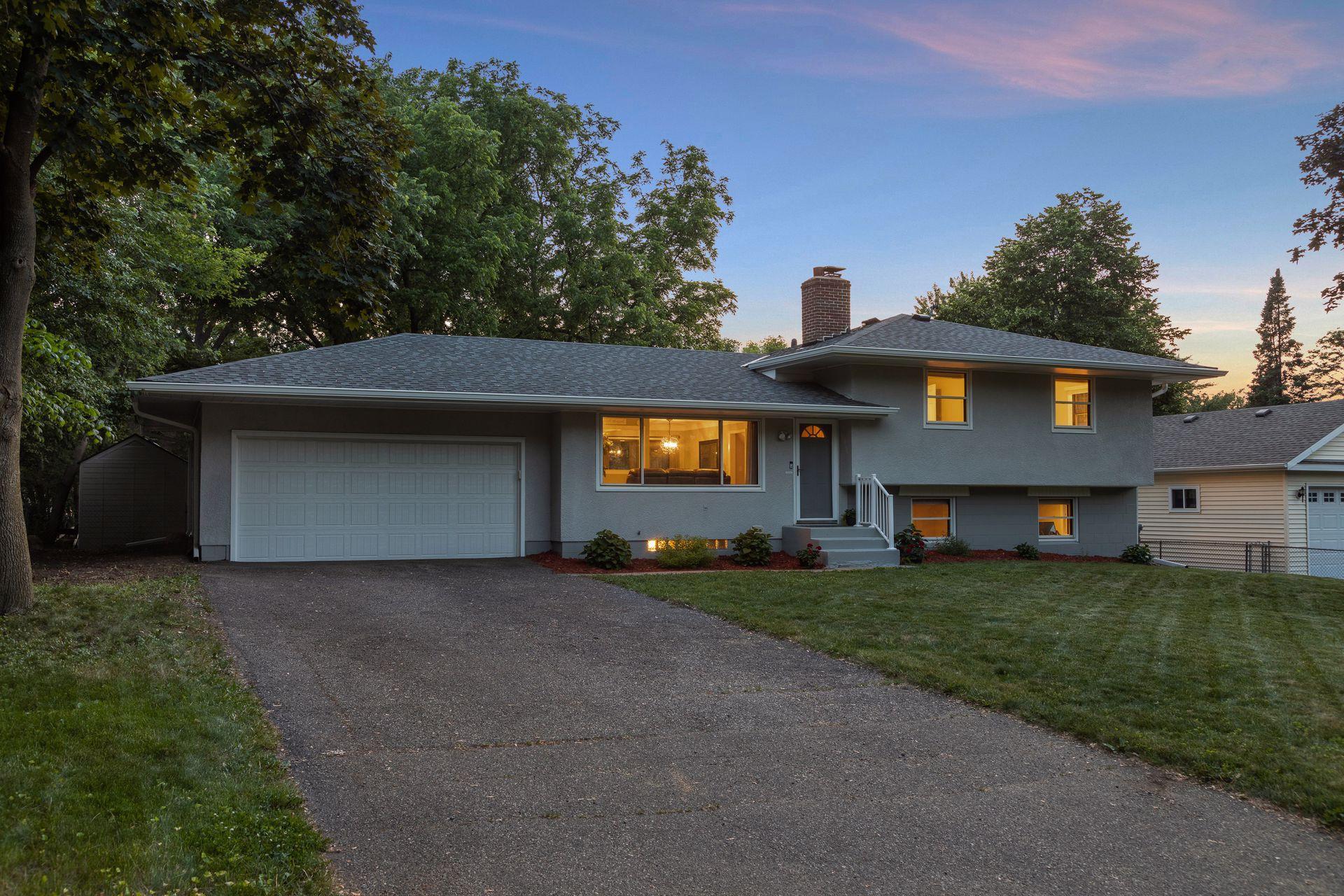 2779 Woodbridge St, Roseville, MN 55113 - MLS 6374422 - Coldwell Banker