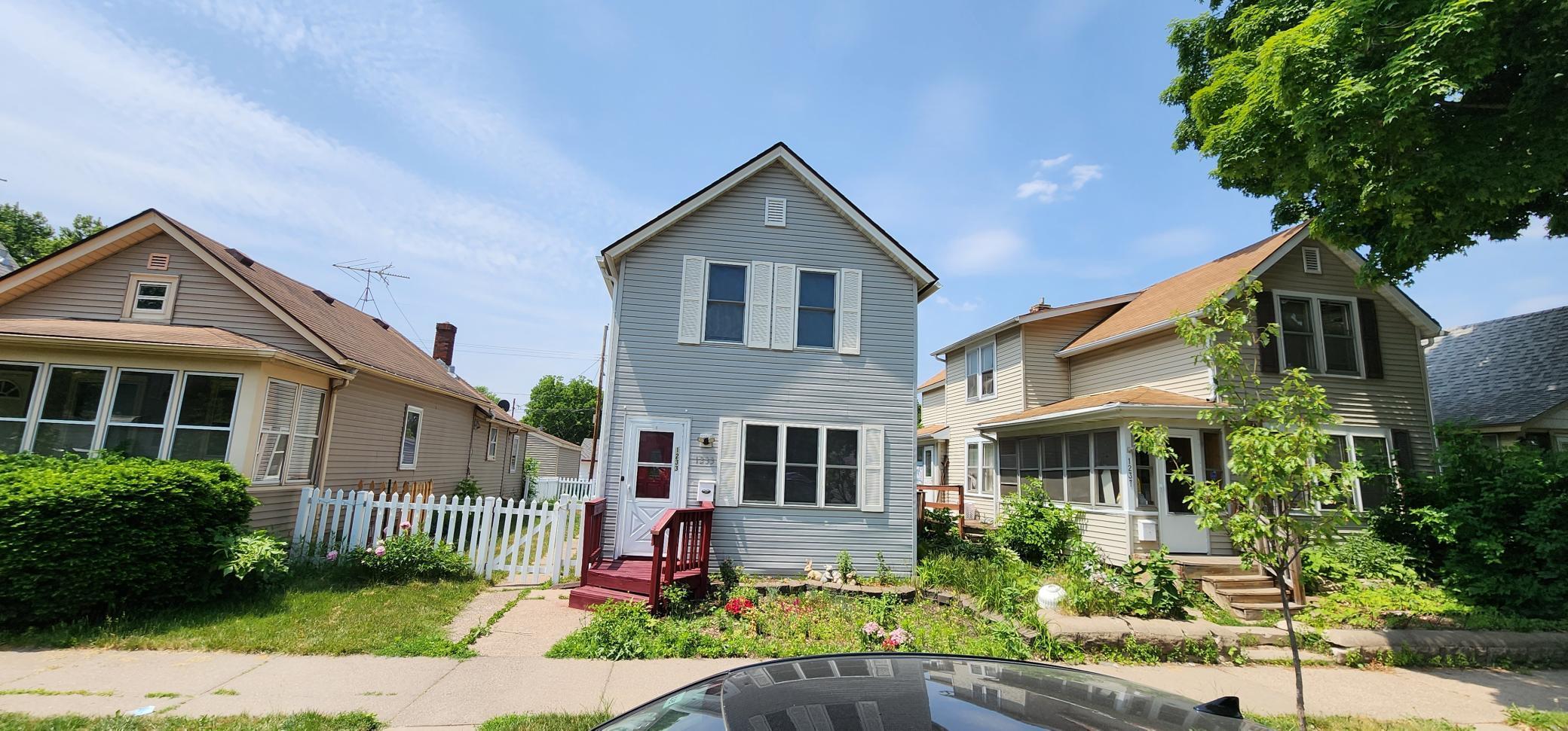 1233 Woodbridge St, Saint Paul, MN 55117 - MLS 6389422 - Coldwell Banker