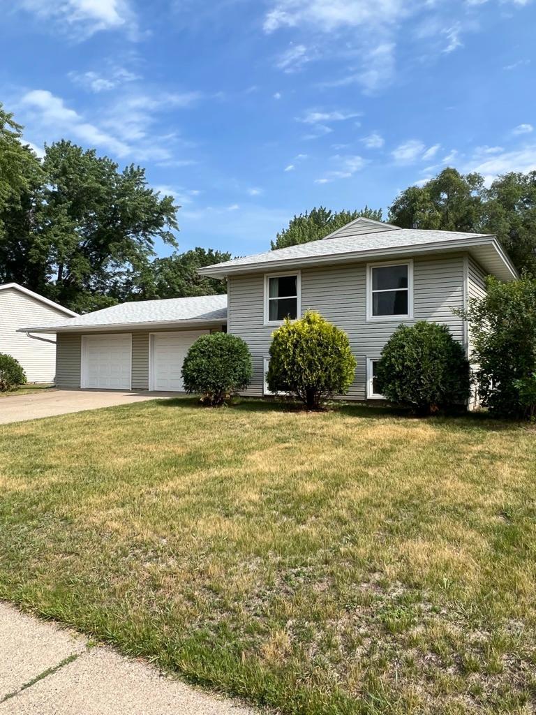 973 Whitney Dr, Apple Valley, MN 55124 - MLS 6403597 - Coldwell Banker
