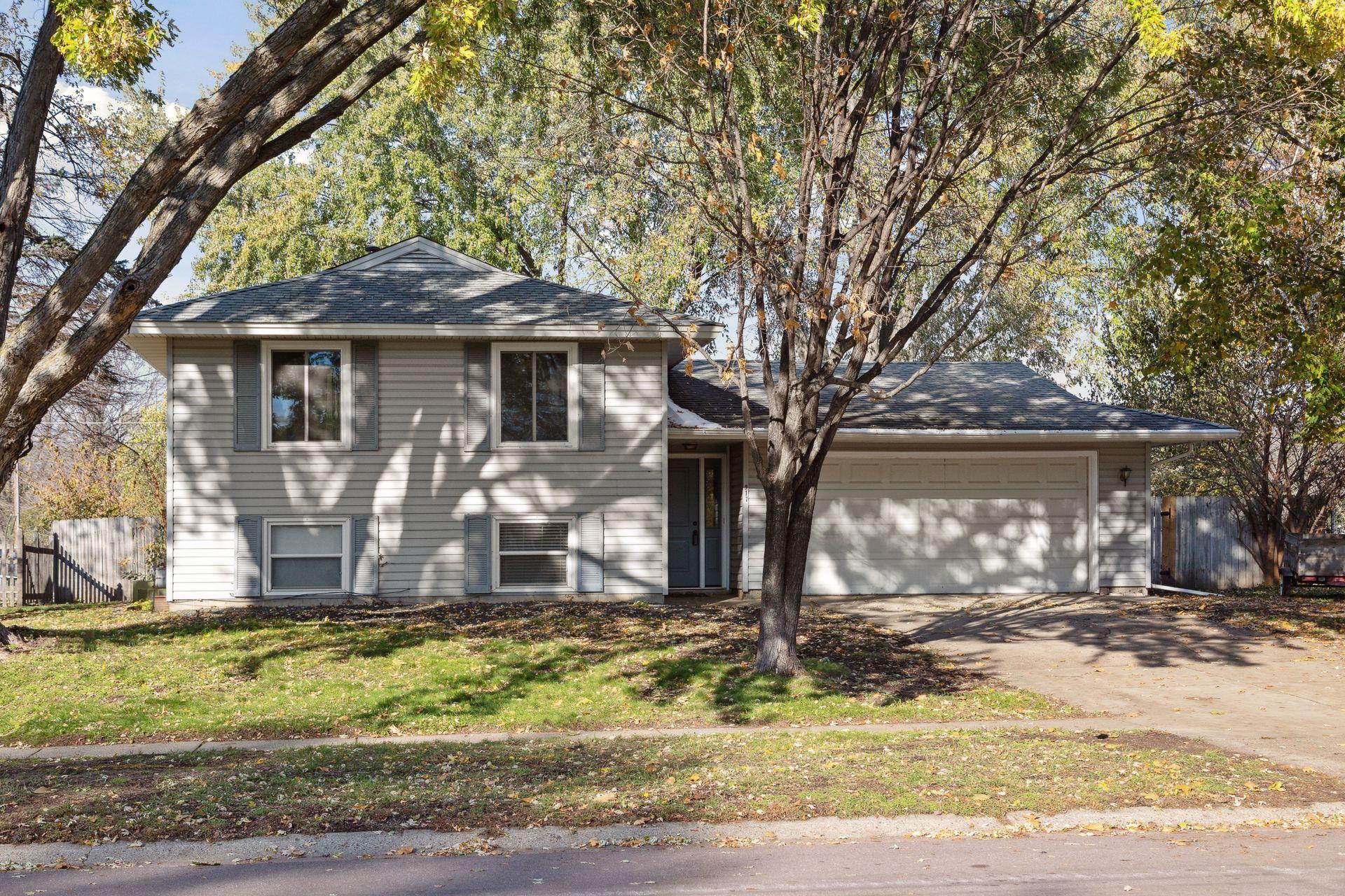 917 Whitney Dr, Apple Valley, MN 55124 - MLS 6414494 - Coldwell Banker