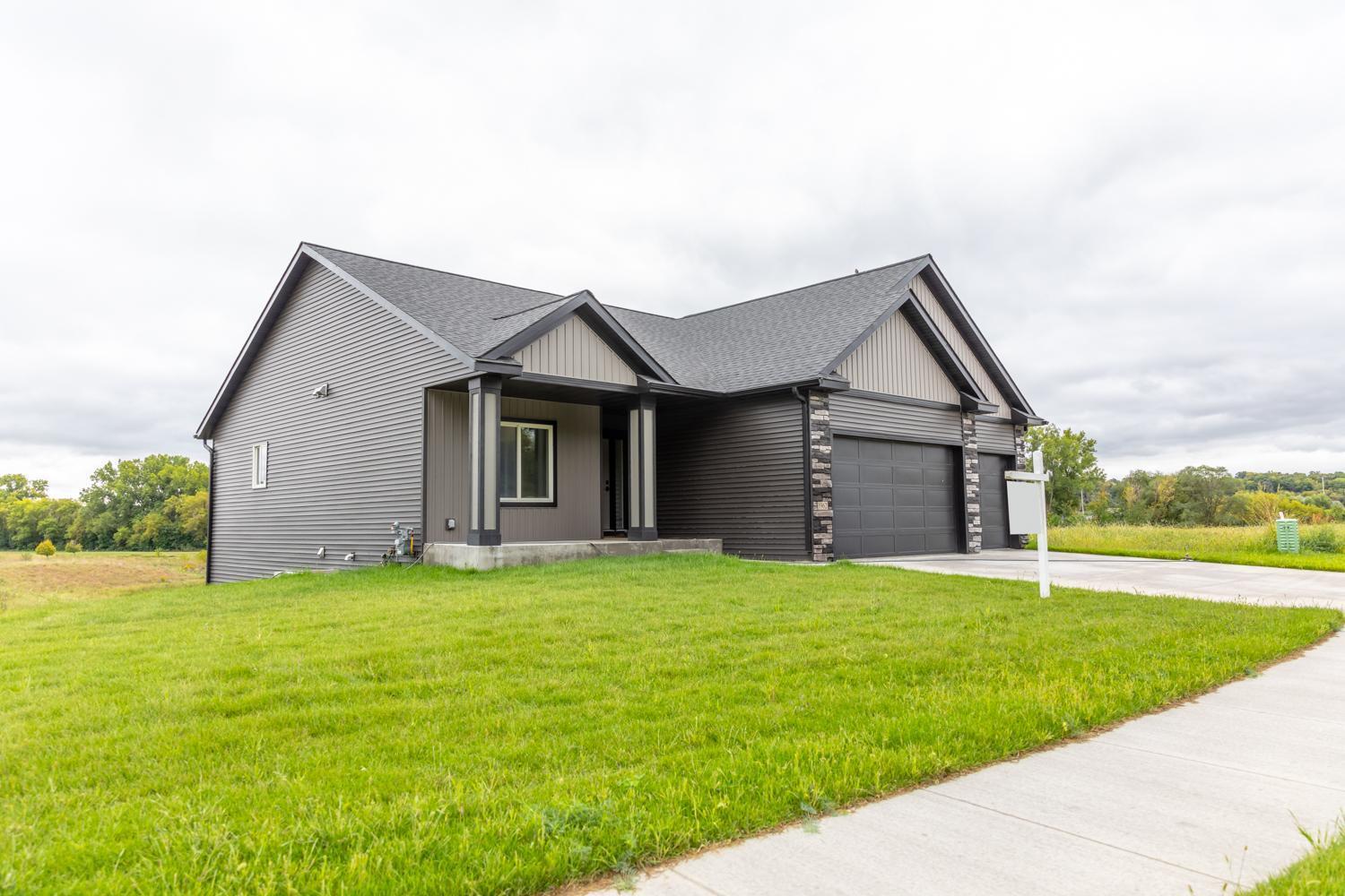 1962 Hadley Hills Dr NE, Rochester, MN 55906 - MLS 6429505 - Coldwell ...