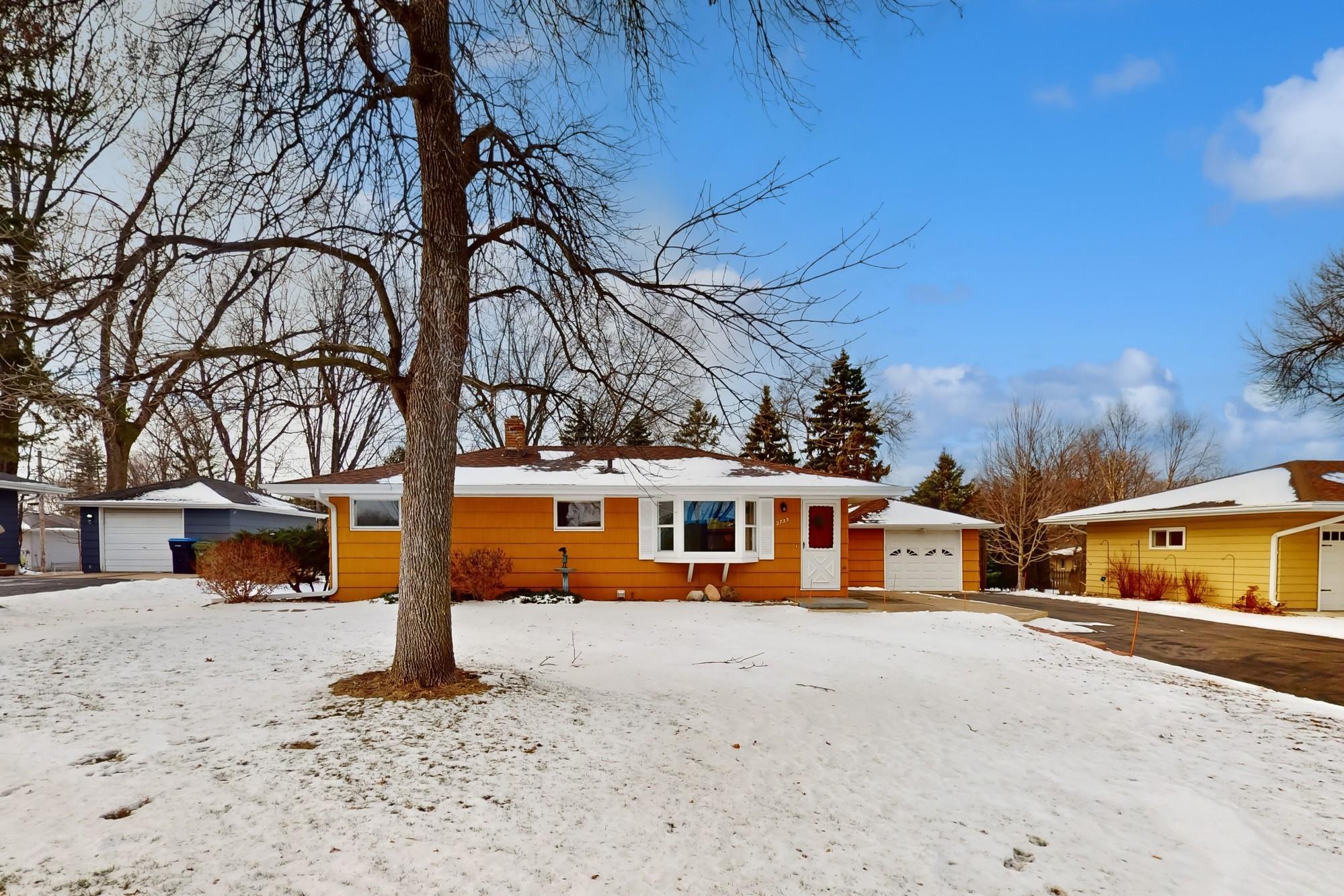 2733 Woodbridge St, Roseville, MN 55113 - MLS 6479359 - Coldwell Banker