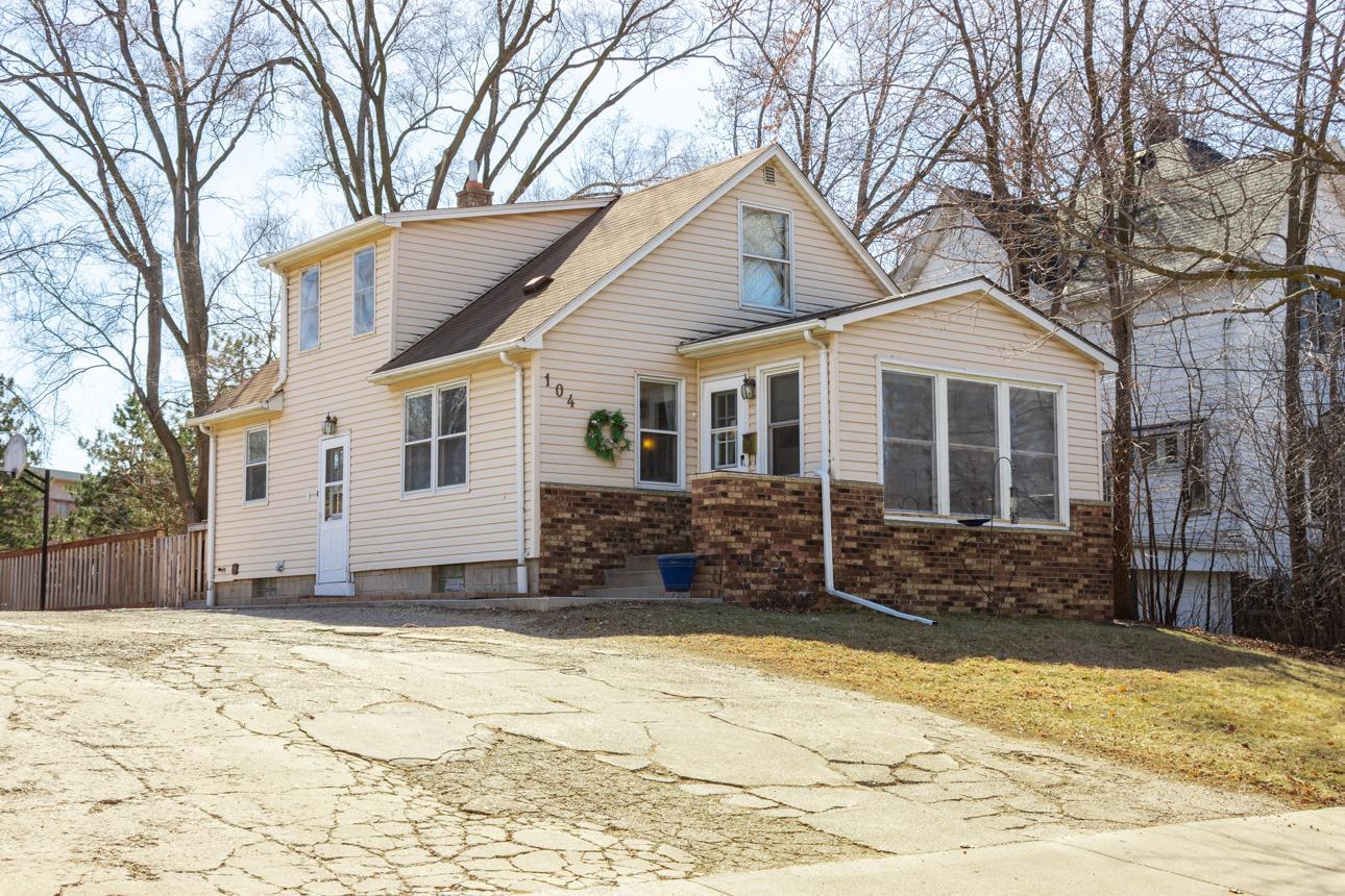 104 Arion St W, West Saint Paul, MN 55118 - MLS 6506832 - Coldwell Banker