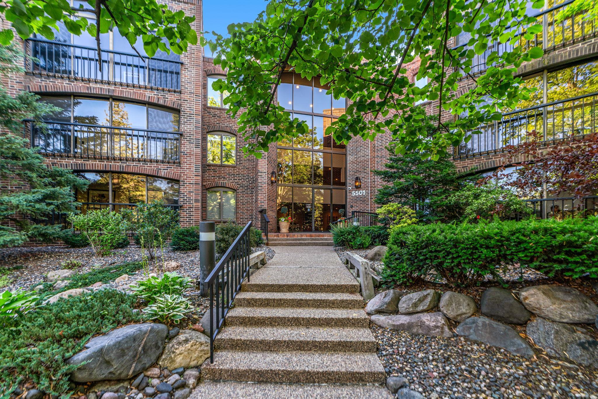 5501 Dewey Hill Rd #223, Edina, MN 55439 - MLS 6536062 - Coldwell Banker