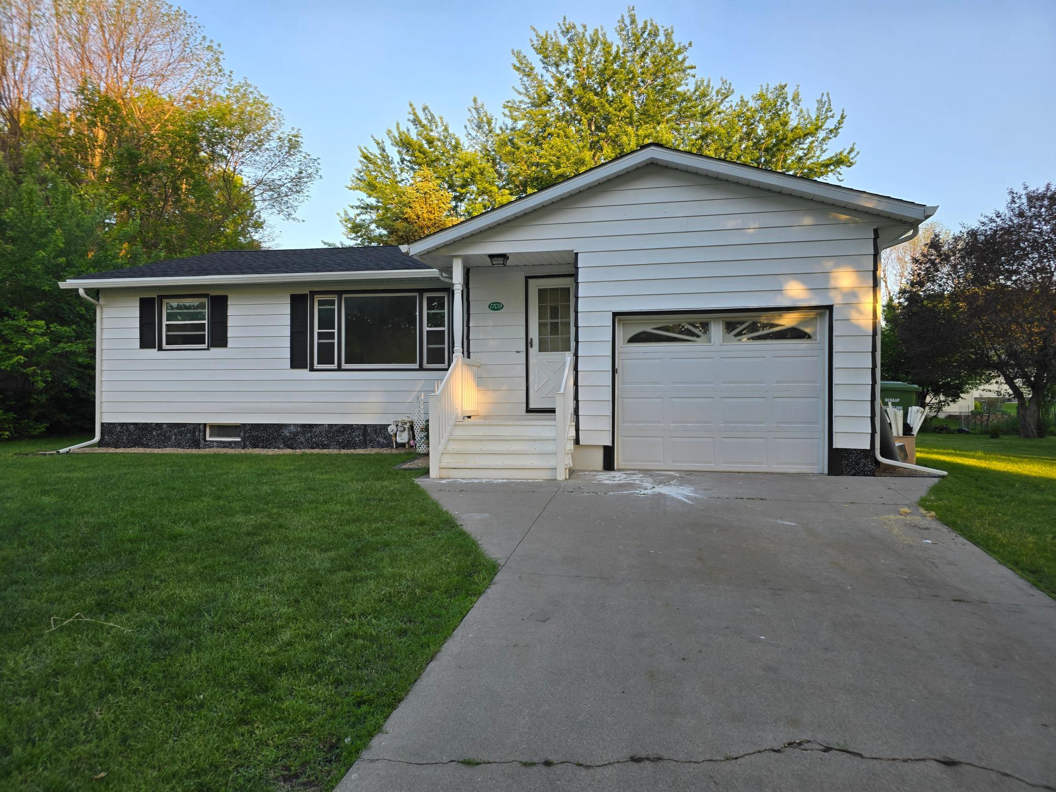 1709 Bantom Pl, Worthington, MN 56187 - MLS 6537710 - Coldwell Banker
