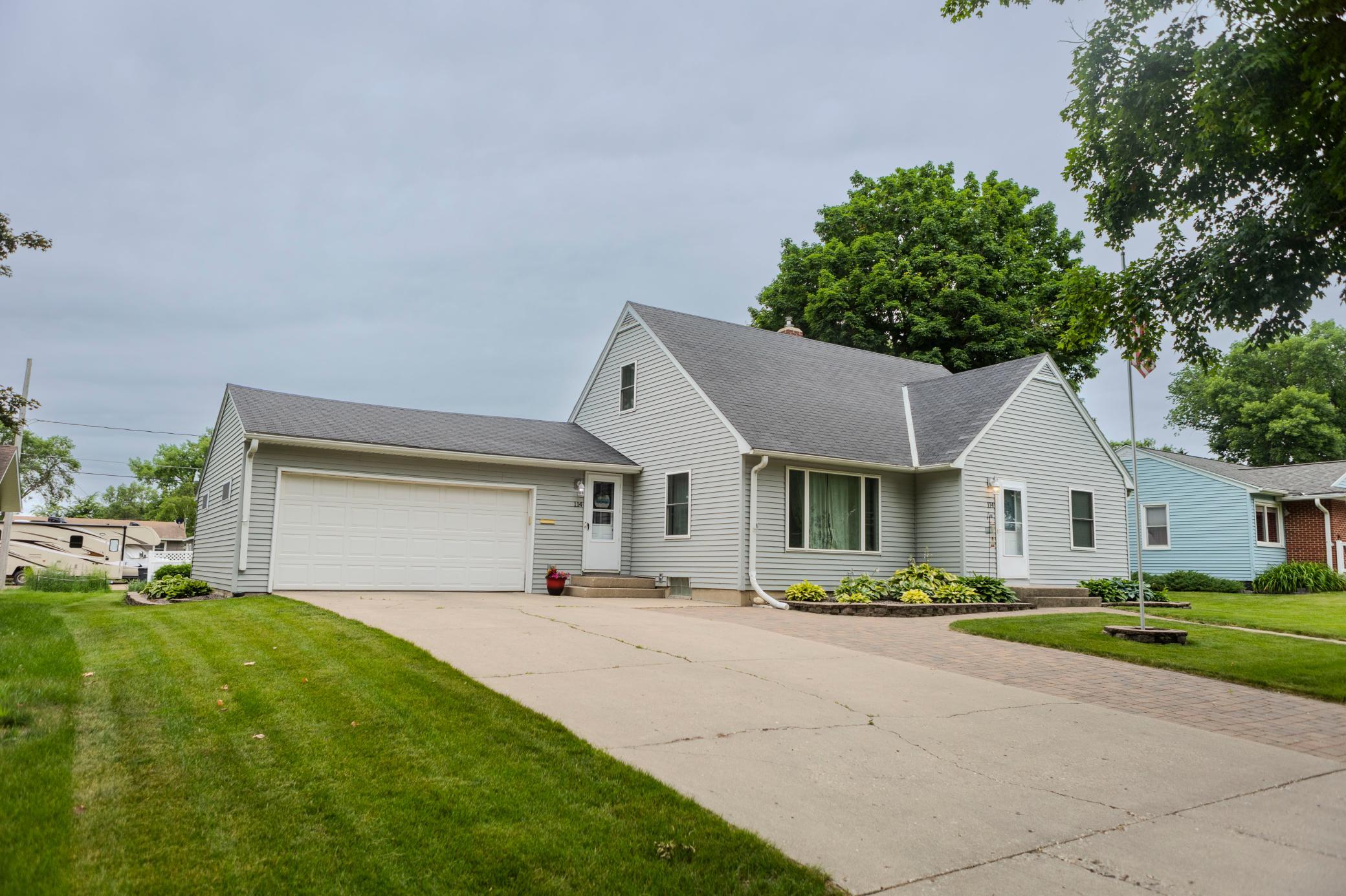 114 S California Ave, Morris, MN 56267 - MLS 6555762 - Coldwell Banker