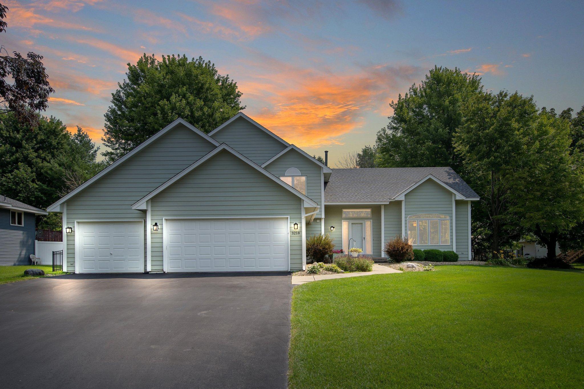 3218 Rolling Hills Dr, Eagan, MN 55121 - MLS 6571084 - Coldwell Banker