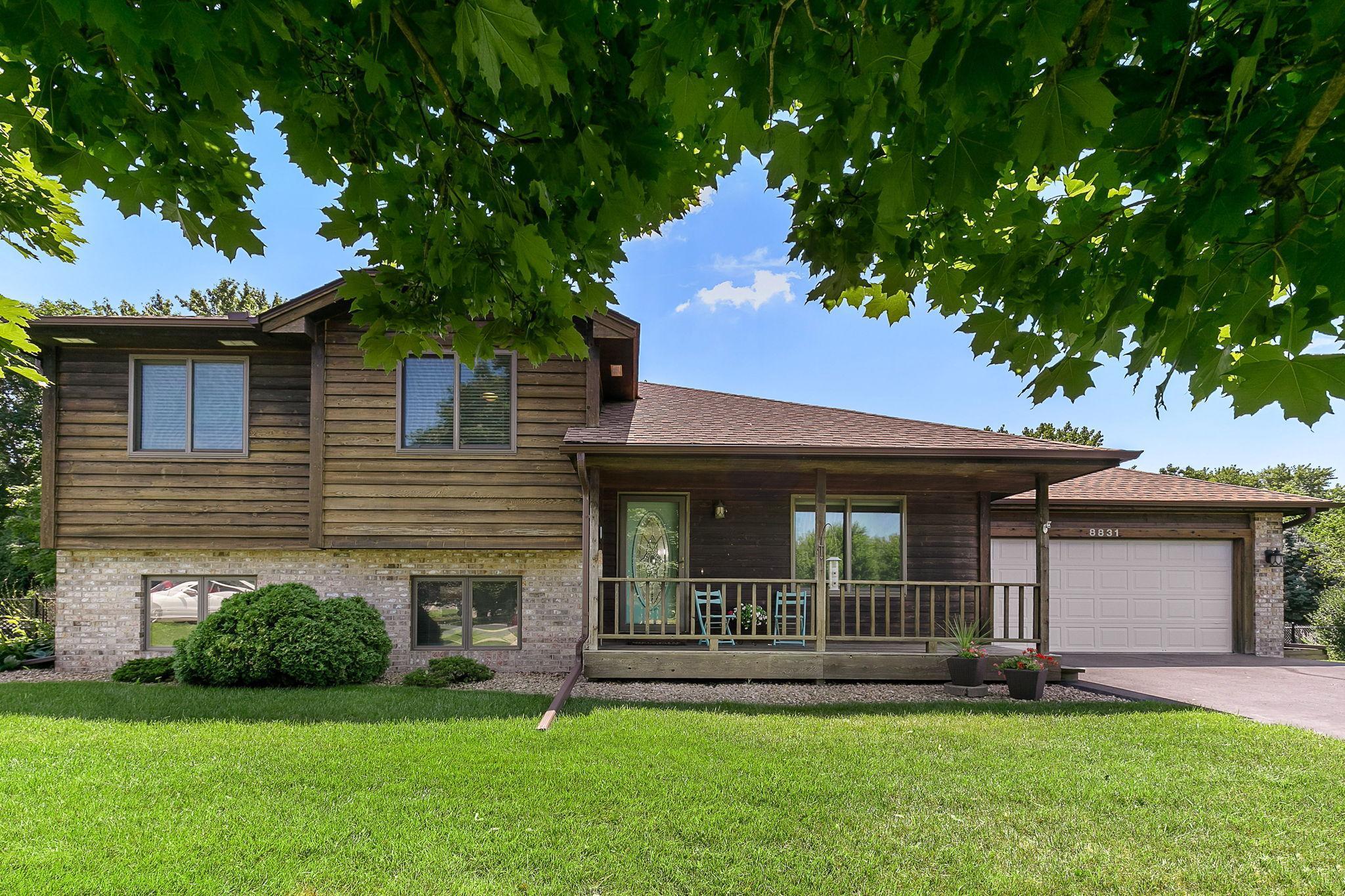 8831 Lake Susan Ct, Chanhassen, MN 55317 - MLS 6573208 - Coldwell Banker
