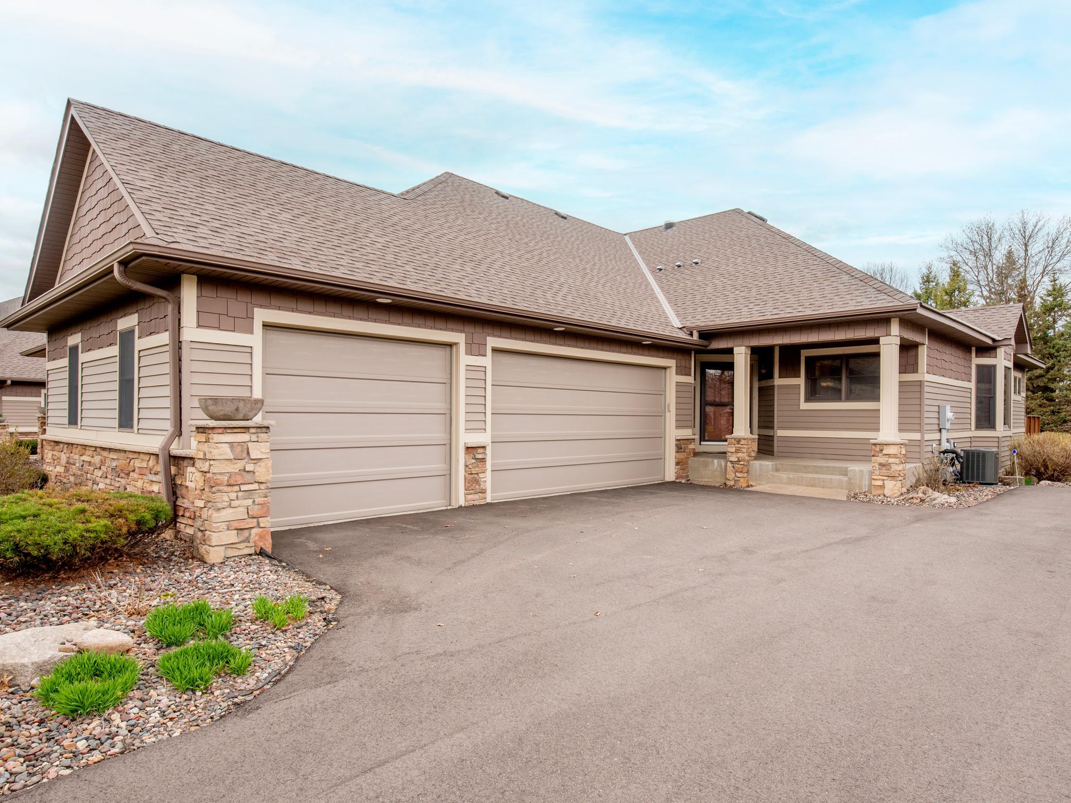 1276 Holly Ave N, Oakdale, MN 55128 - MLS 6711121 - Coldwell Banker