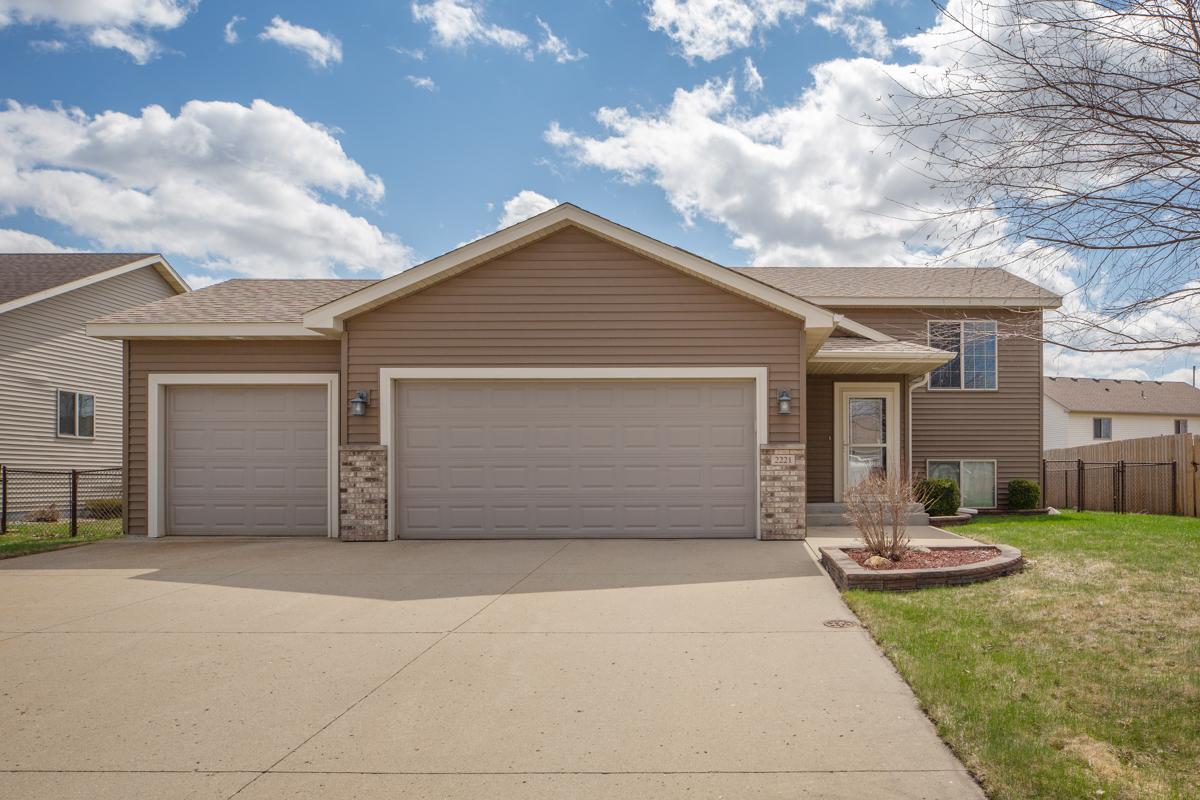 2221 Fairbanks Dr, North Mankato, MN 56003 - MLS 6716766 - Coldwell Banker