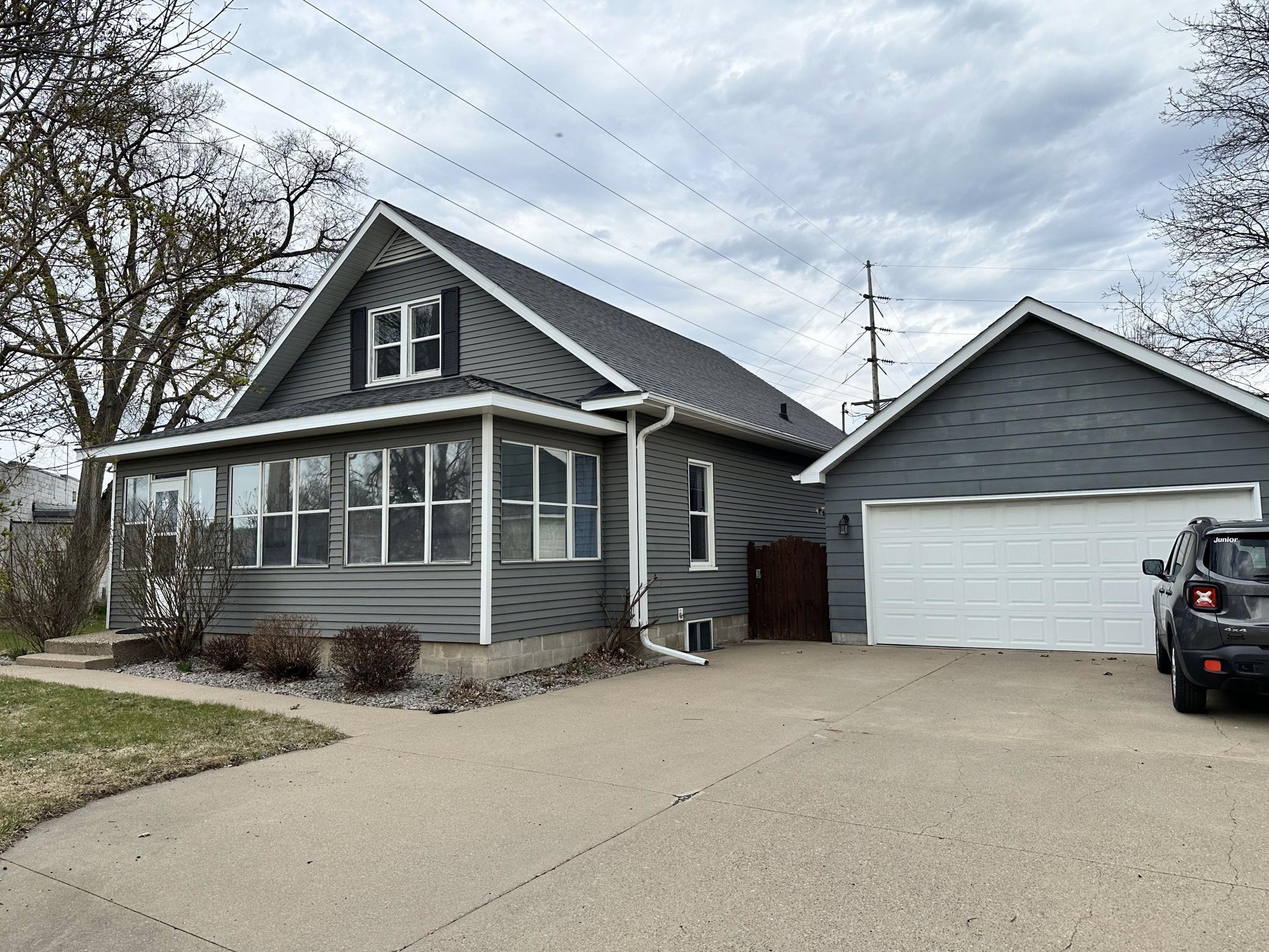 352 Wayne St, Winona, MN 55987 - MLS 6725973 - Coldwell Banker